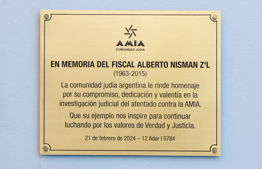AMIA: Emotivo homenaje a la memoria del fiscal Alberto Nisman. La placa ...